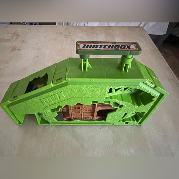 MATCHBOX | Toys | Matchbox Swamp Chomper Case Fold And Carry Play Set ...